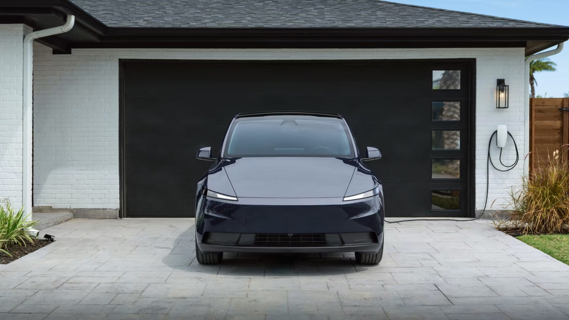 Le Tesla Model Y plus basique arrive au Canada sous la barre des 50 000 ...